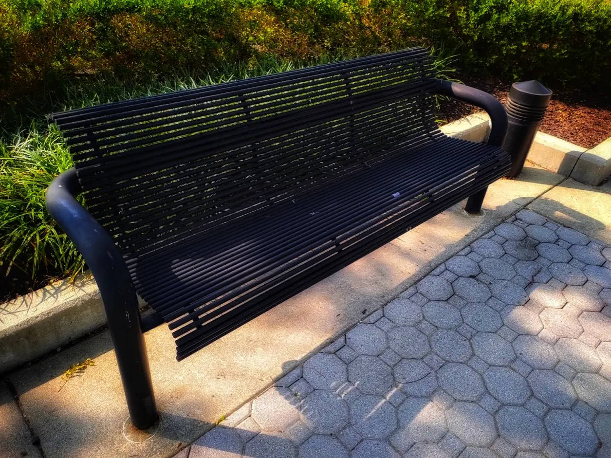 On a Bench Outside | Chouxherbe